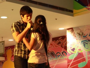 Chris Cayzer Serenaded Batanguenas in The Only Thing Album Tour ...