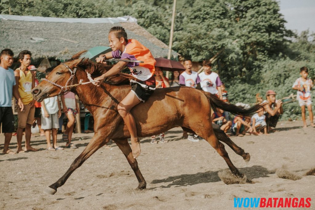 16-anyos na hinete, panalo sa ika-4 na GDN Karera ng Kabayo sa Talisay ...